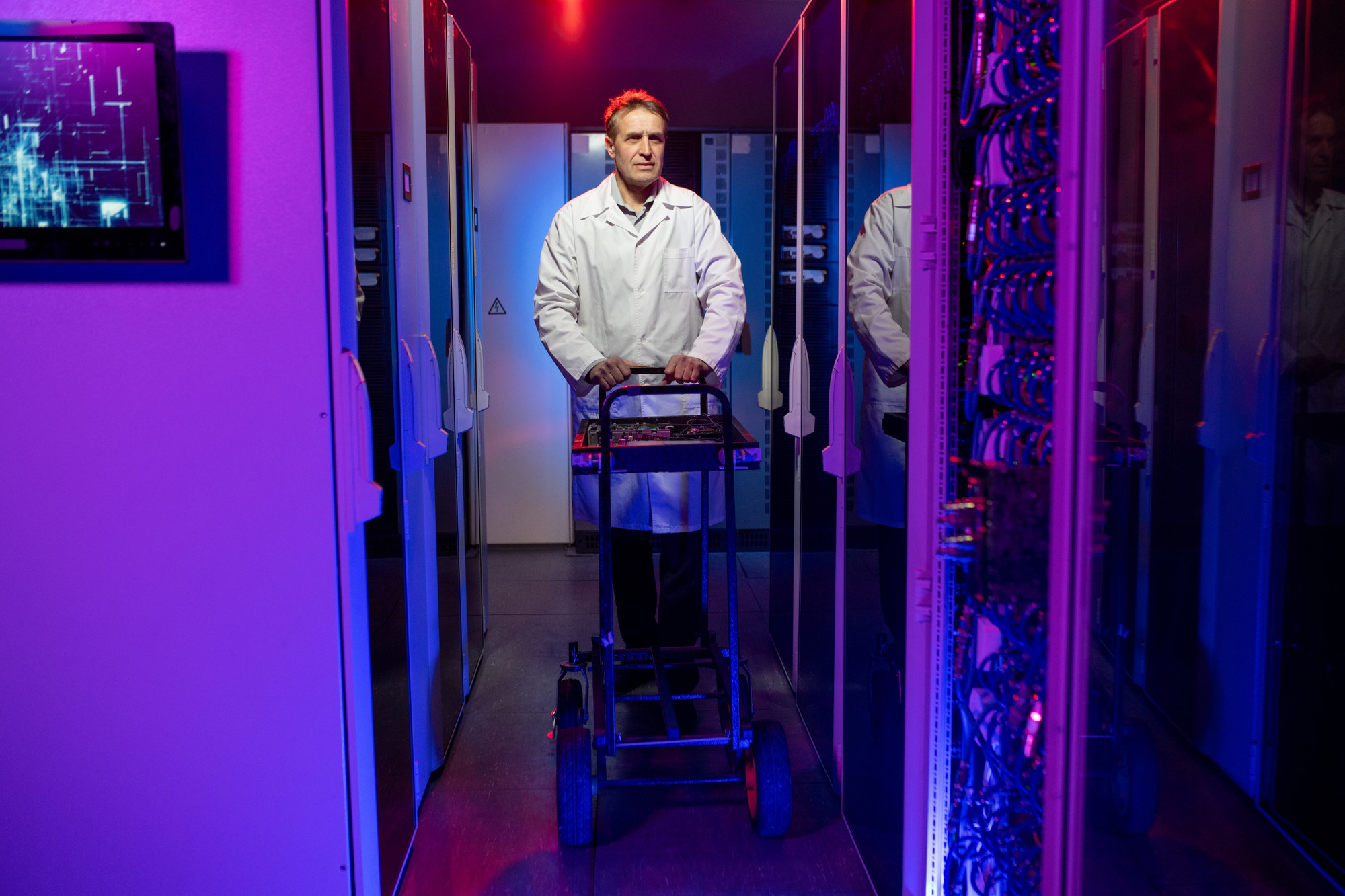 Expert Guide to Data Center Cleaning | Yalla Fix It